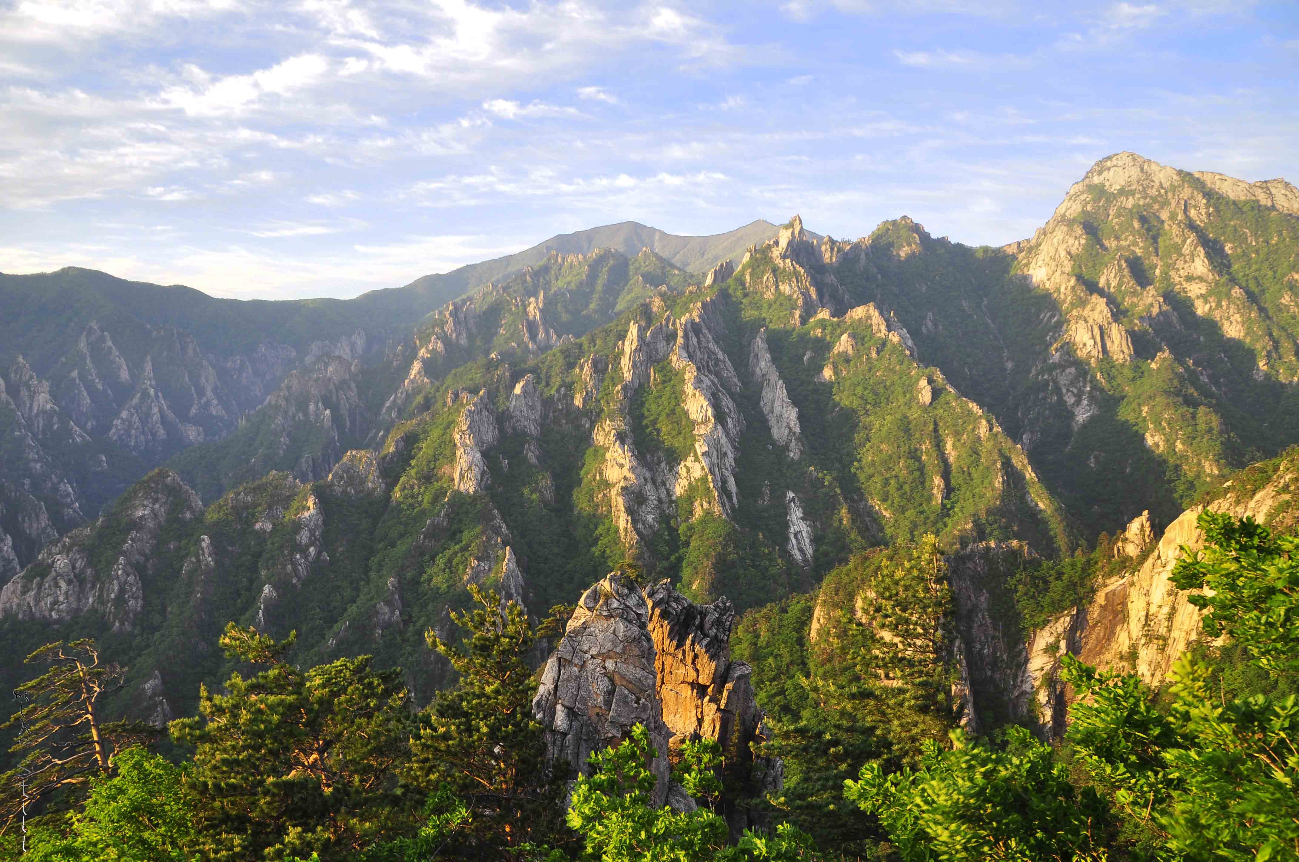 Hiking Dinosaur Ridge Seoraksan National Park Seoul Hiking Group